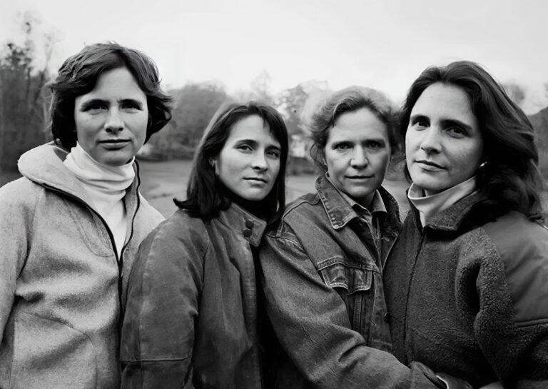 4 zussen namen 40 jaar lang dezelfde foto. Probeer niet te huilen ...