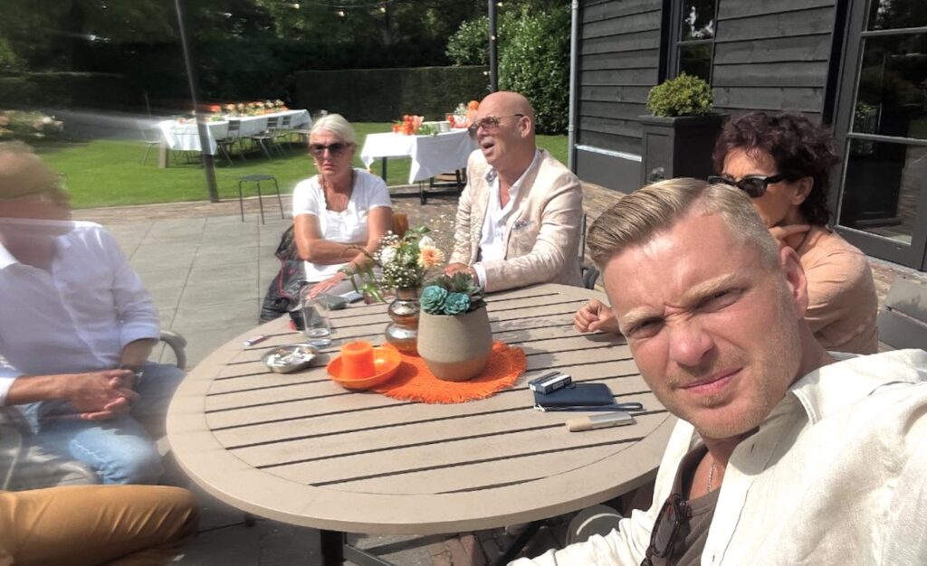 Kijkers reageren laaiend enthousiast op intieme zon van Daniël in B&B ...