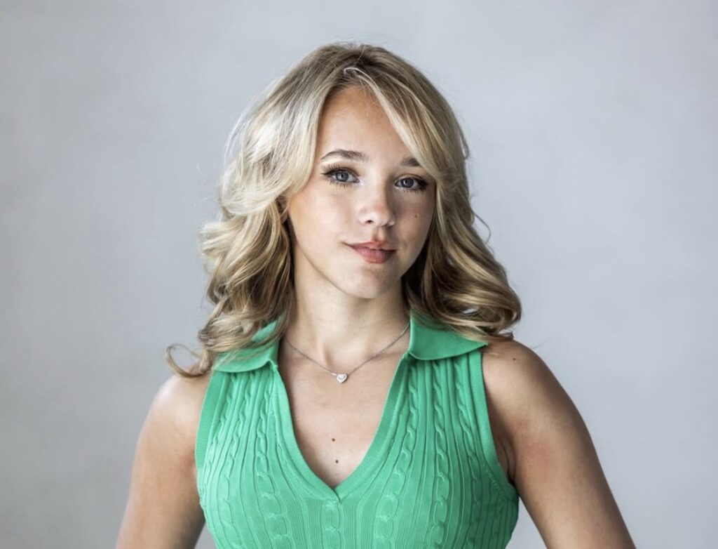 Emma Kok straalt met nieuwe liefde aan haar zijde tijdens ...